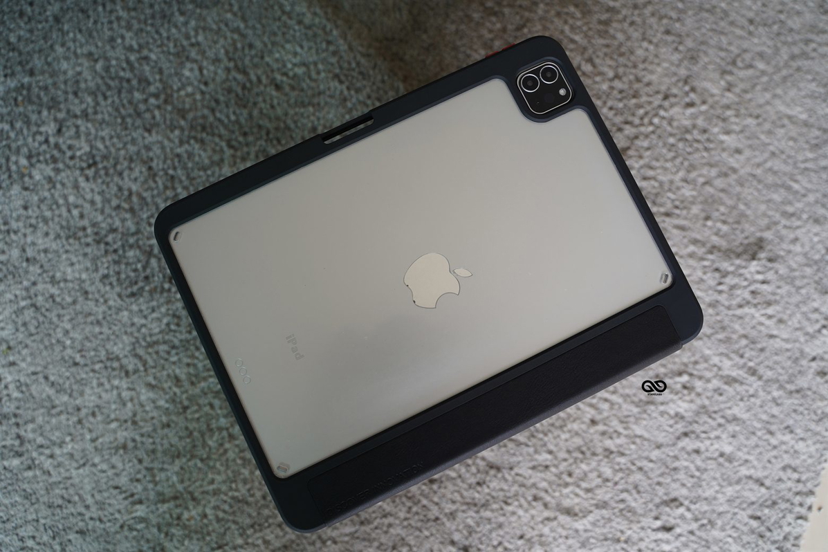 iPad Pro 11 inch Black leather Case with Red buttons and transparent ...