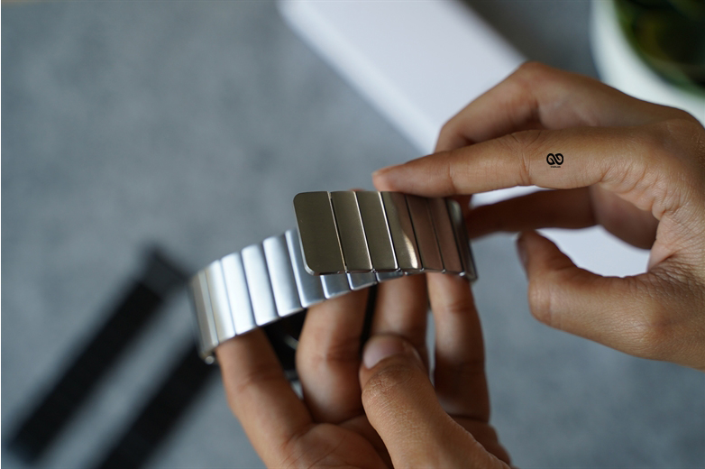 Silver Link Strap with Magnetic Closure for iWatch 45 mm 44 mm 42 mm ...