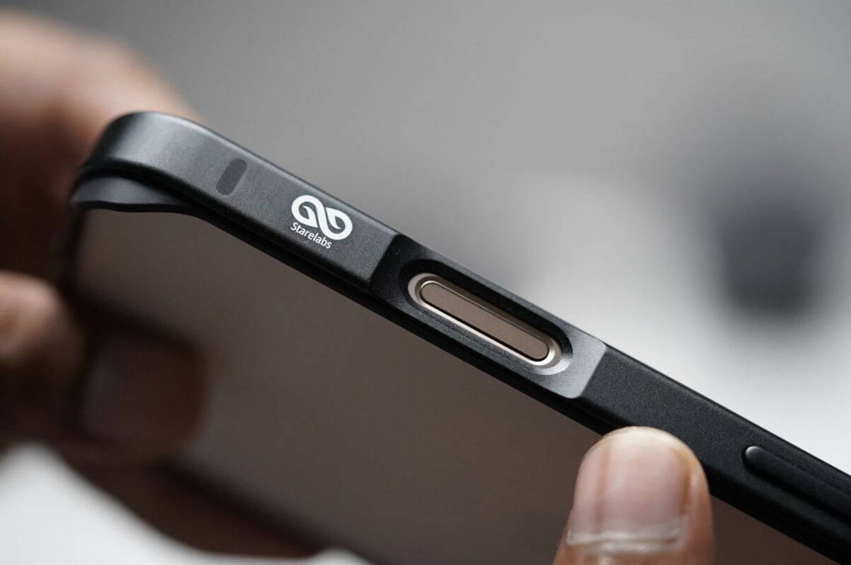 Black Fiber Bumper for iPhone 16 Pro - Stylish Protection
