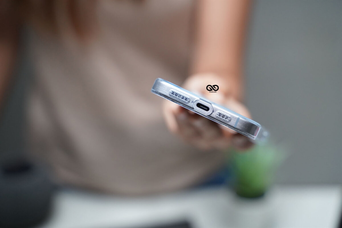 MagSafe Transparent Slim Hard Case (Non Yellowing)